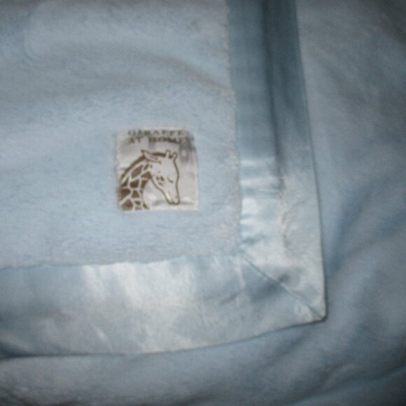 Little Giraffe | Bedding | Htf Littlegiraffe Giraffe At Home Luxe Throw ...